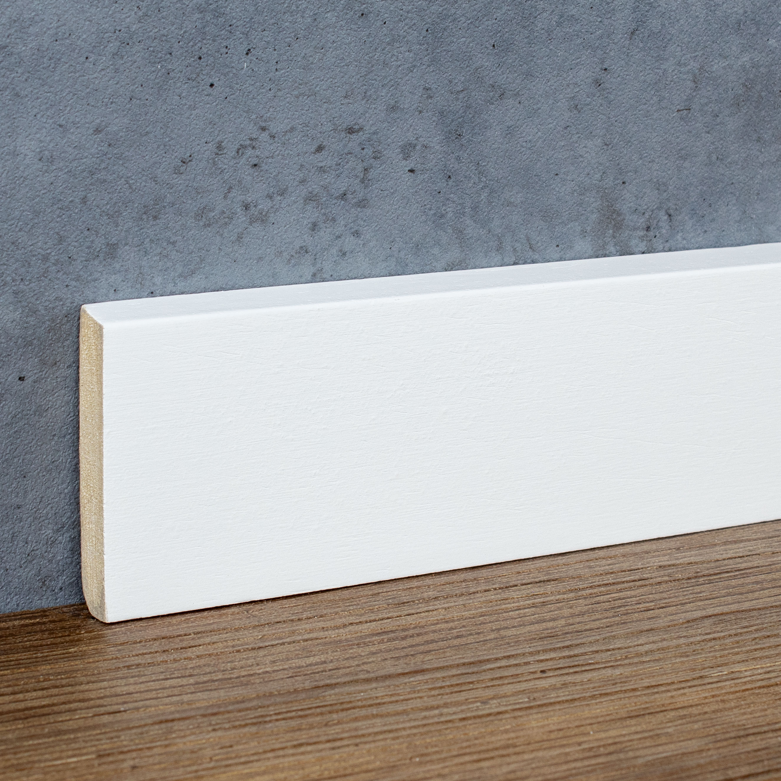 Plinthe "Heilbronn" bois massif 10 x 58 x 2400 mm Blanc Plinthe moderne ...