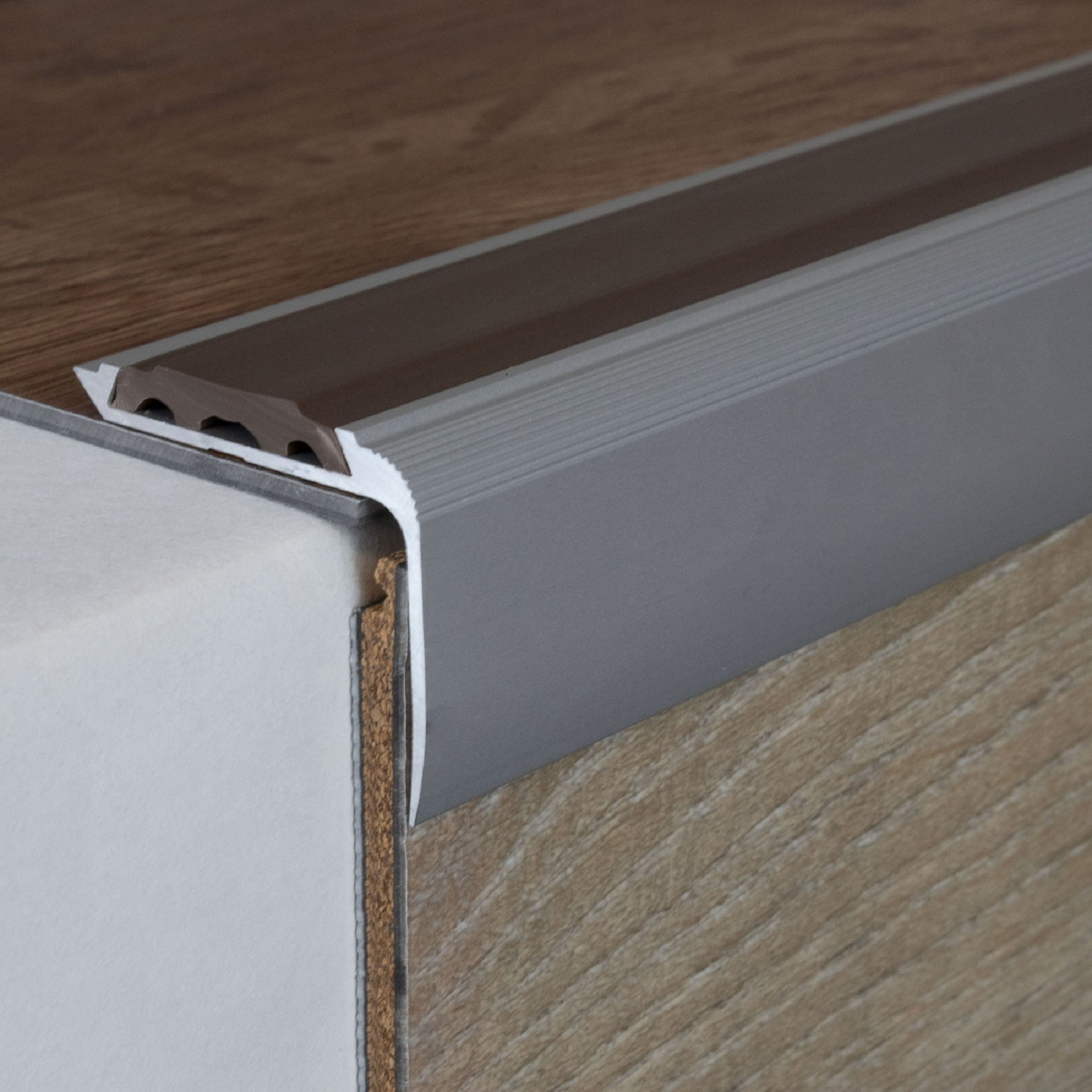 Nez de marche | cornière 27 mm x 40 mm | aluminium anodisé | Expertdecor Nez de marche | cornière 27 mm x 40 mm | aluminium anodisé | Expertdecor